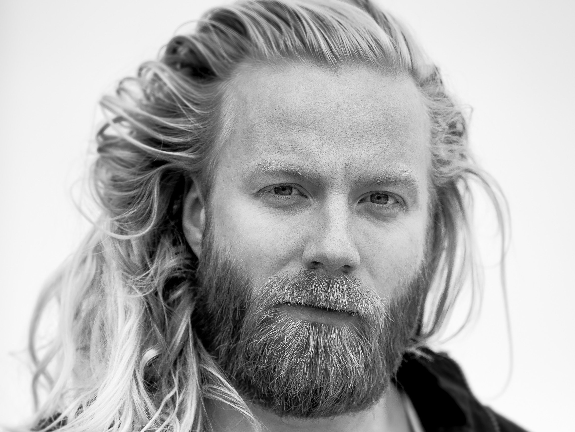 Koncertzālē “Cēsis” gaidāms Baltijā vienīgais islandiešu mūziķa HÖGNI ...