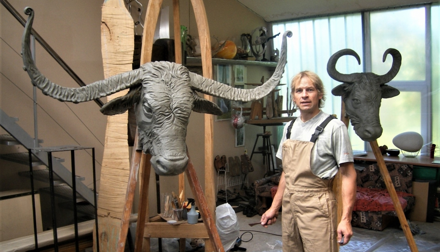 Rīgas Latviešu biedrības namā tiks atklāta tēlnieka Ģirta Burvja ...